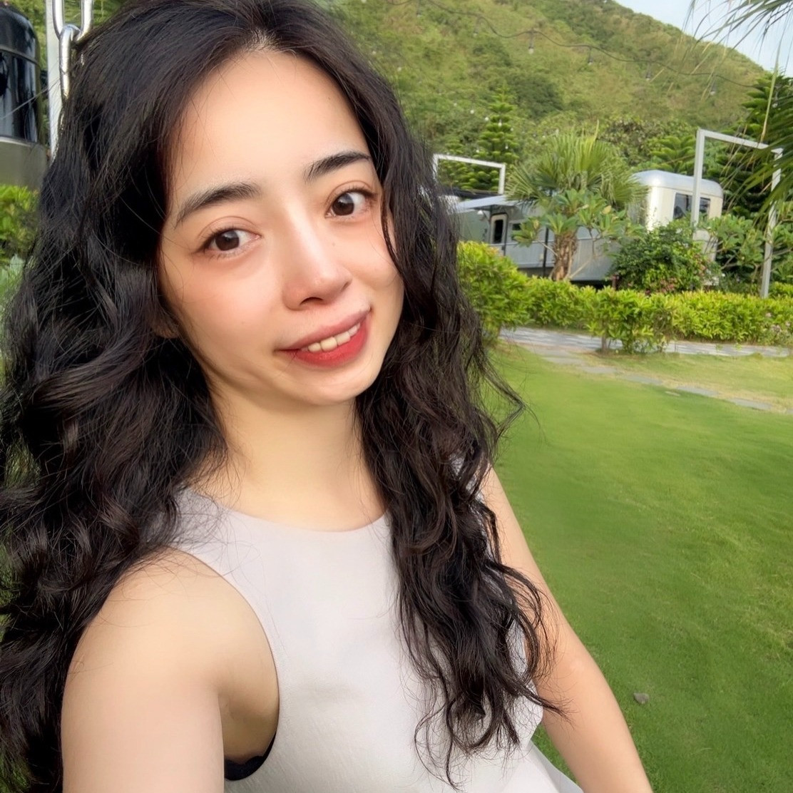 RayRay蕾蕾 | Instagram | Portaly