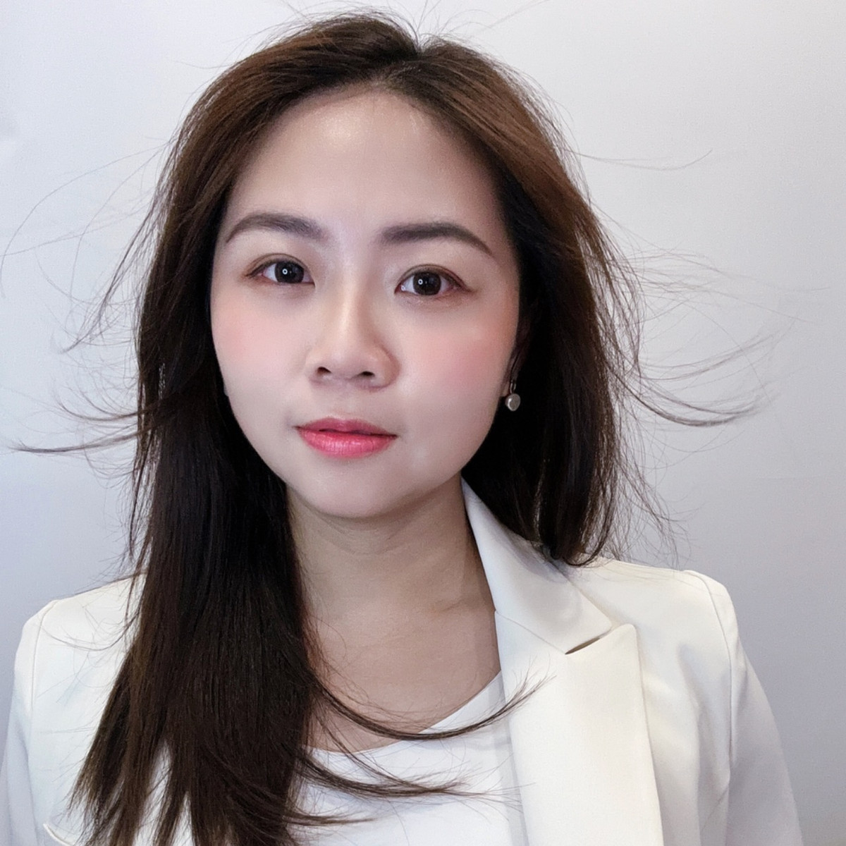 邱邱 | Instagram, Facebook, TikTok | Portaly