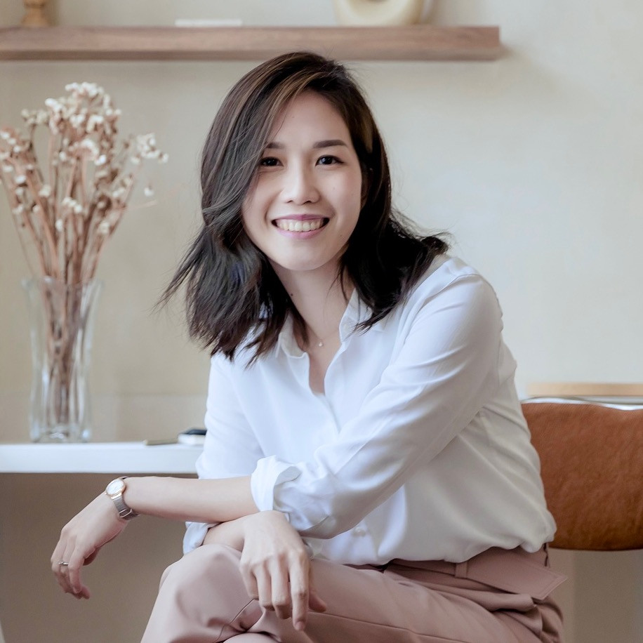 人生不卡關 Amber Chen | Podcast, Instagram, Facebook | Portaly