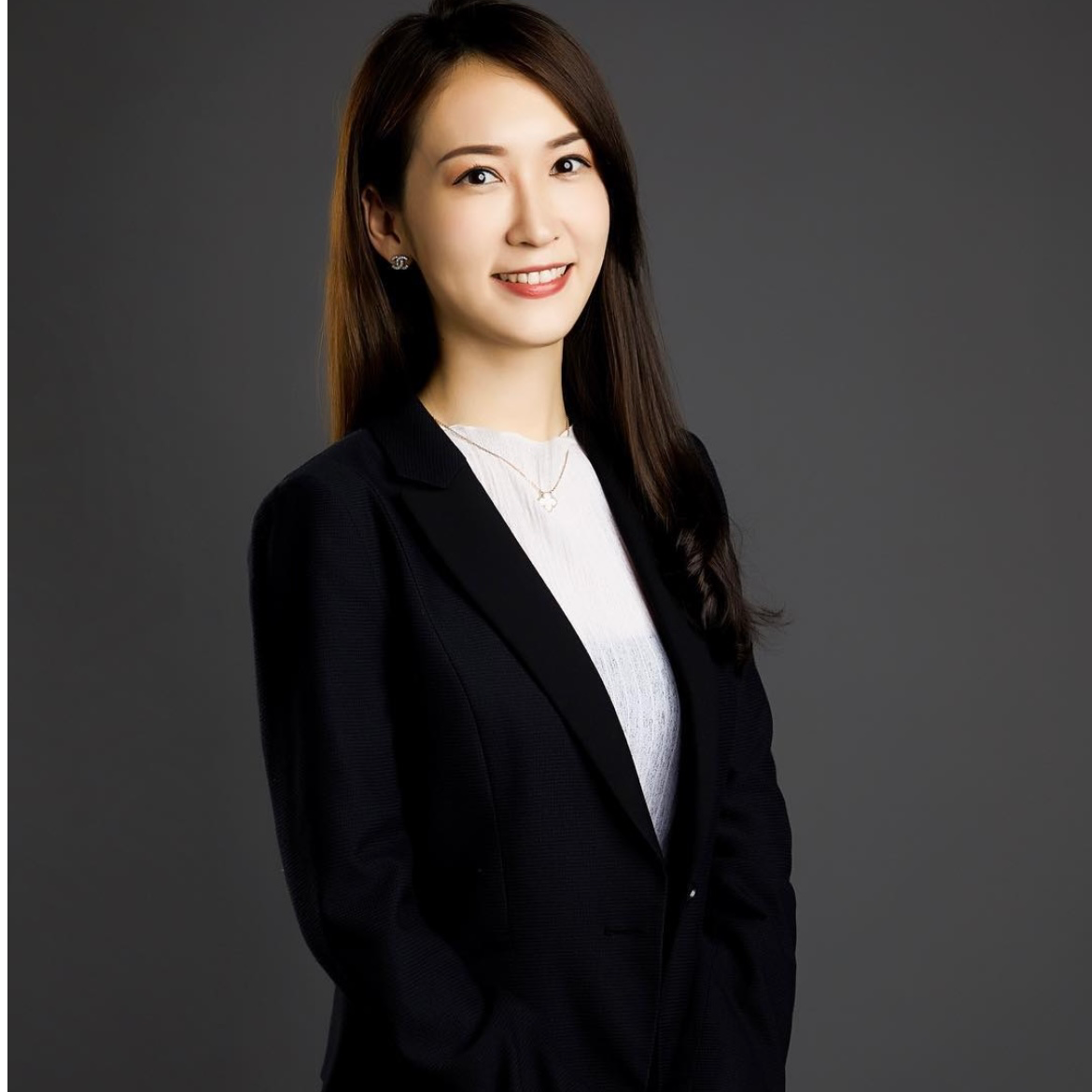 Sarah律師 | Instagram | Portaly