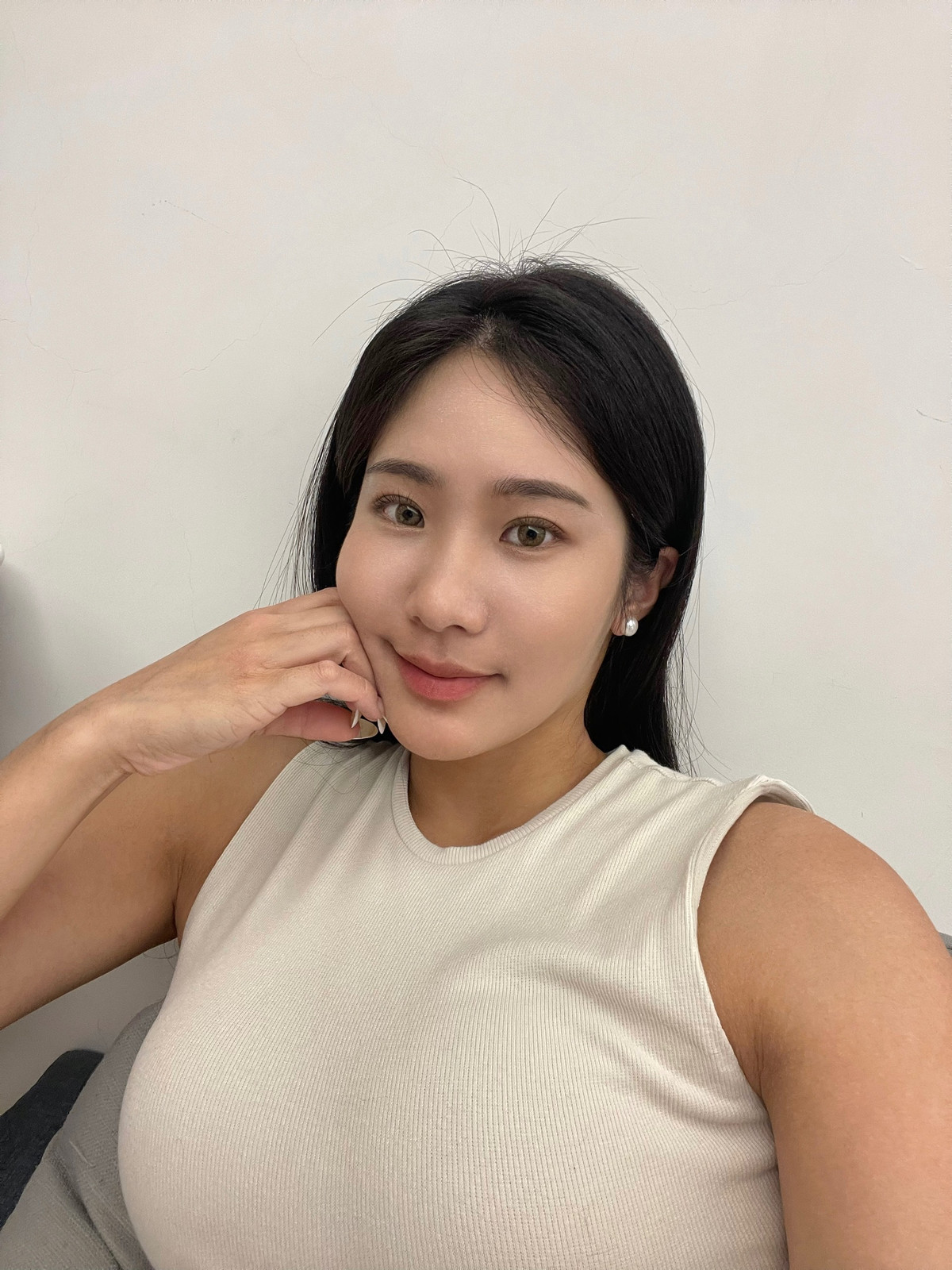 Vivi | Instagram, Facebook | Portaly