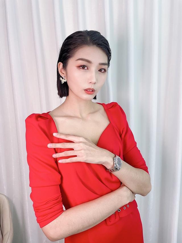 Doris | Instagram, Facebook, TikTok | Portaly